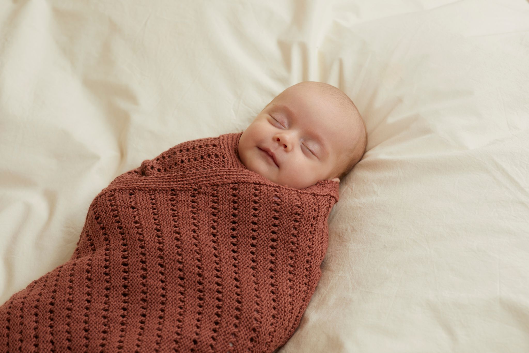 Strikkeoppskrift på babyteppe – Myke og varme design fra Rauma Garn